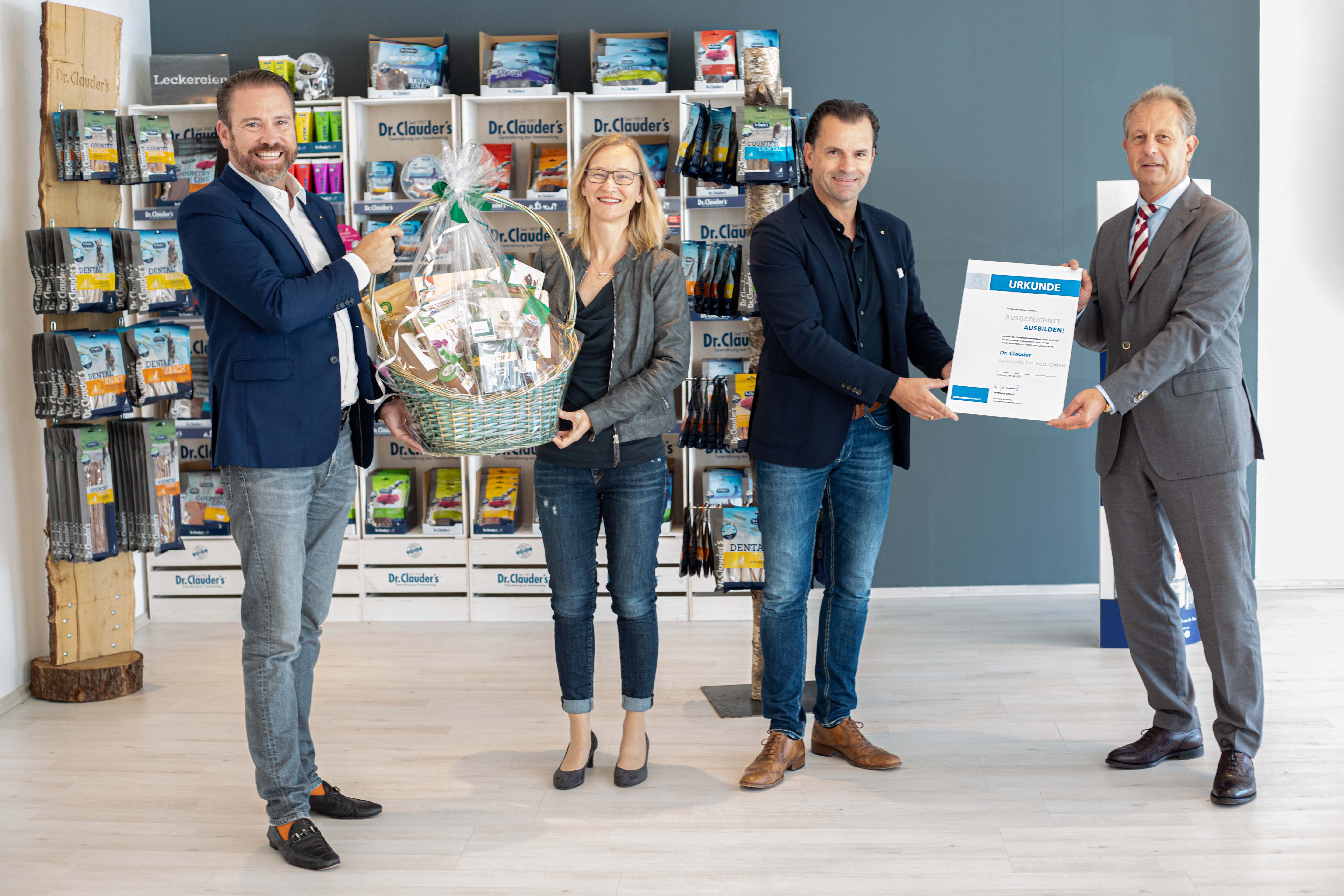 Unternehmerverband vergibt Auszeichnung__Dr. Clauder gewinnt Preis für ...
